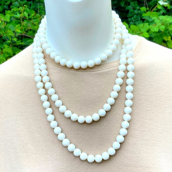 Vintage | Jewelry | Vintage White Bead Strand 58 Fllapper Length ...